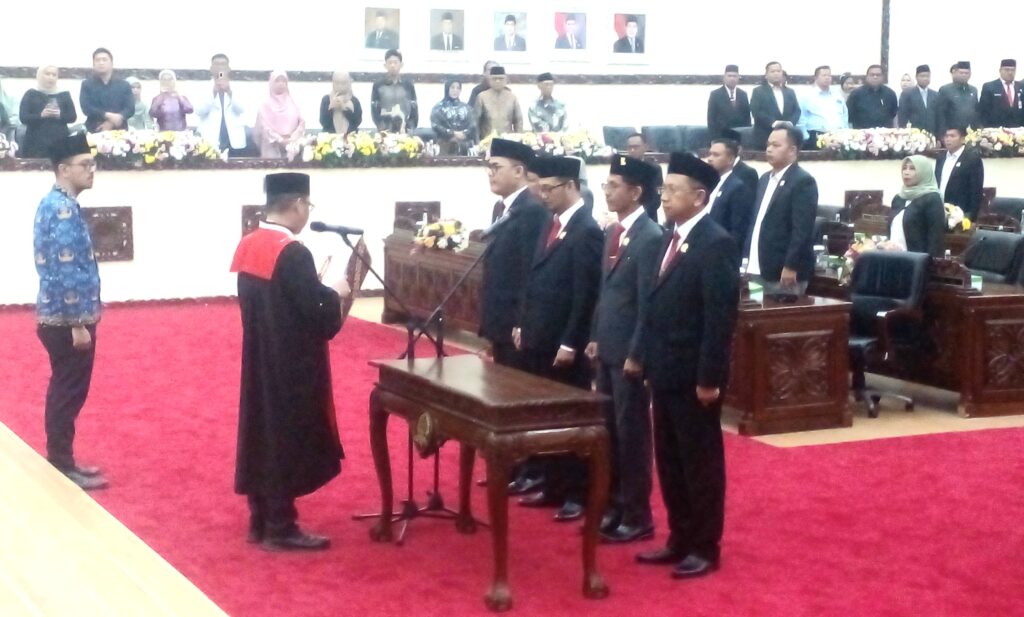 Ade Sukron Resmi Pimpin DPRD Kabupaten Bekasi 2024 - 2029 | Detik ...